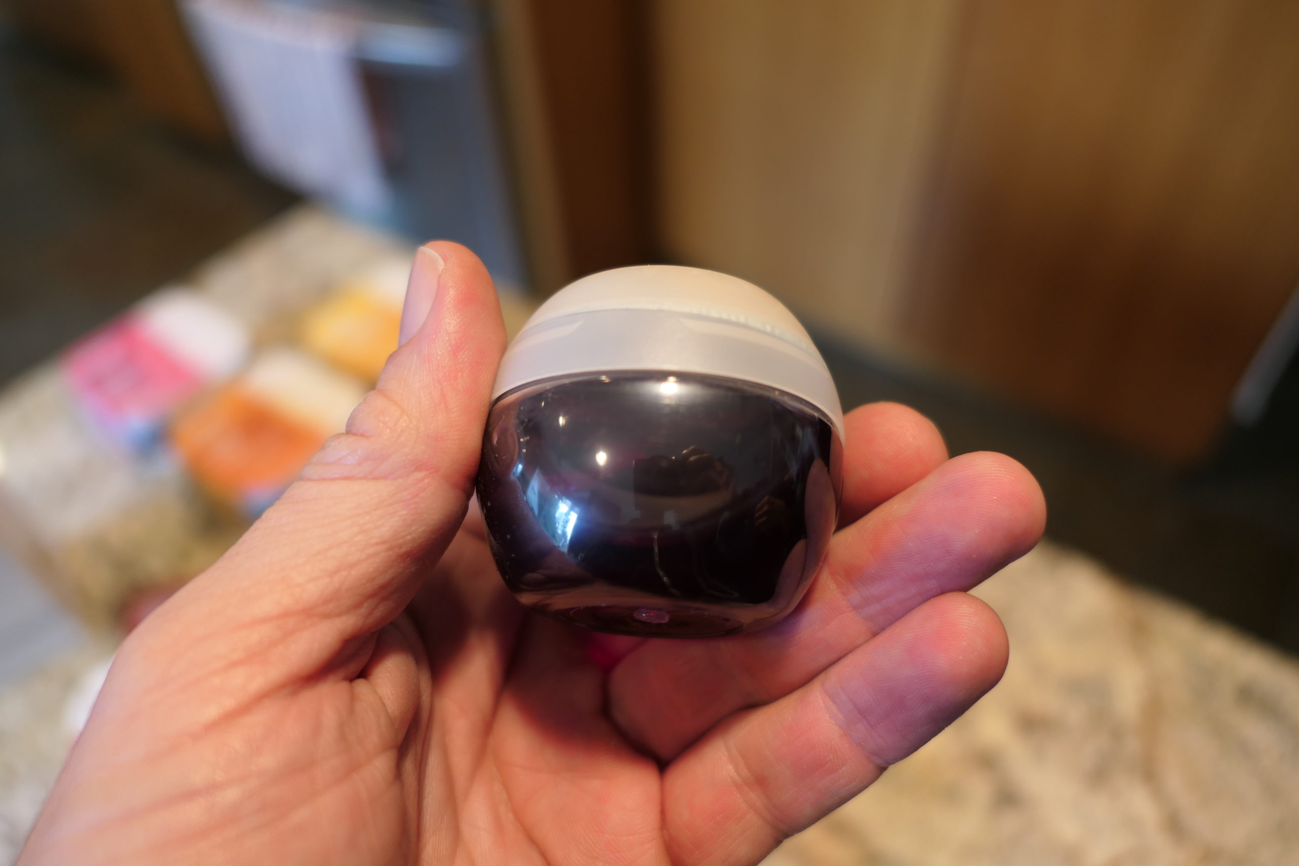 The pod contains dry and liquid flavors
